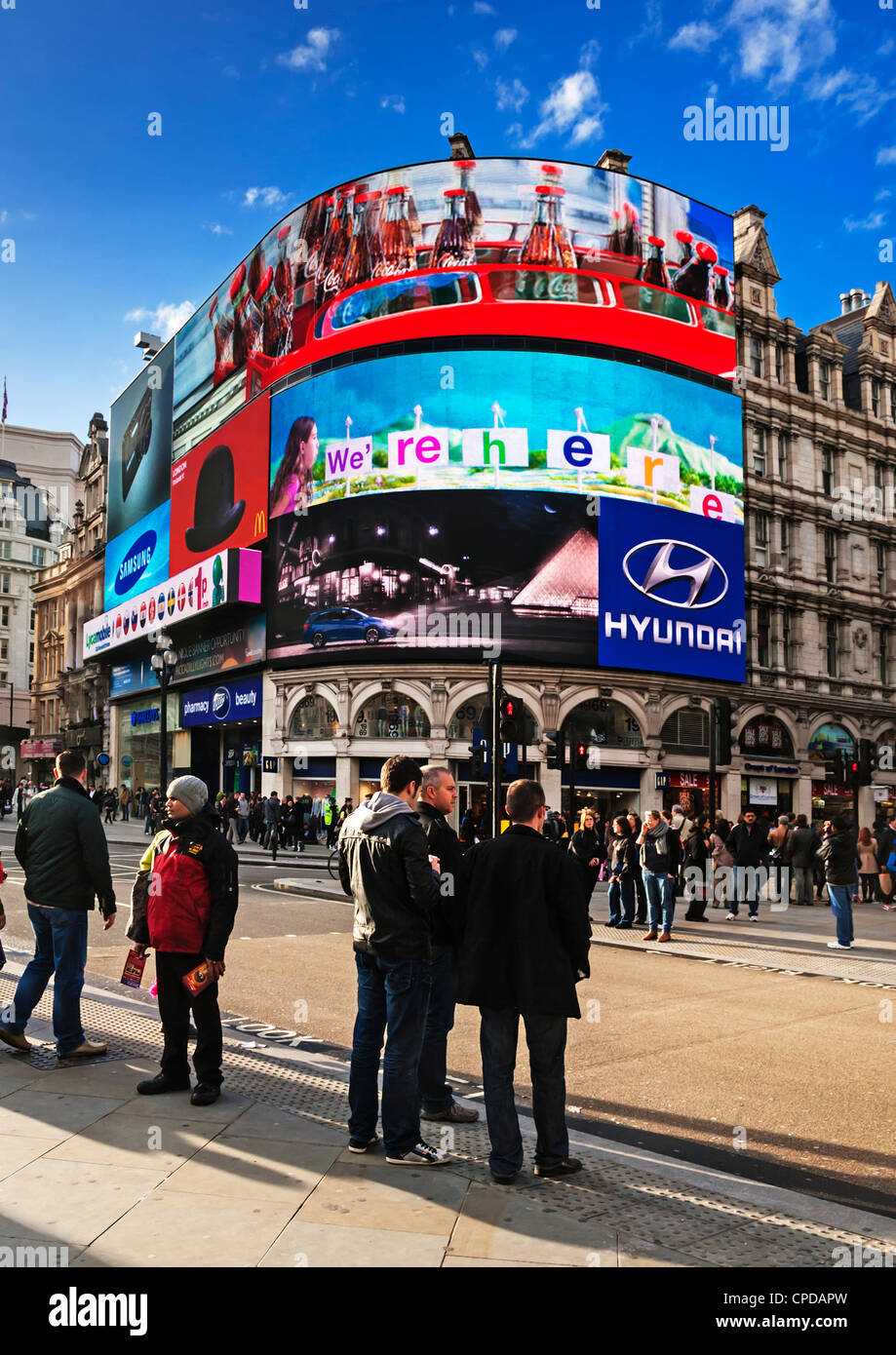 Piccadilly circus hi-res stock photography and images - Alamy