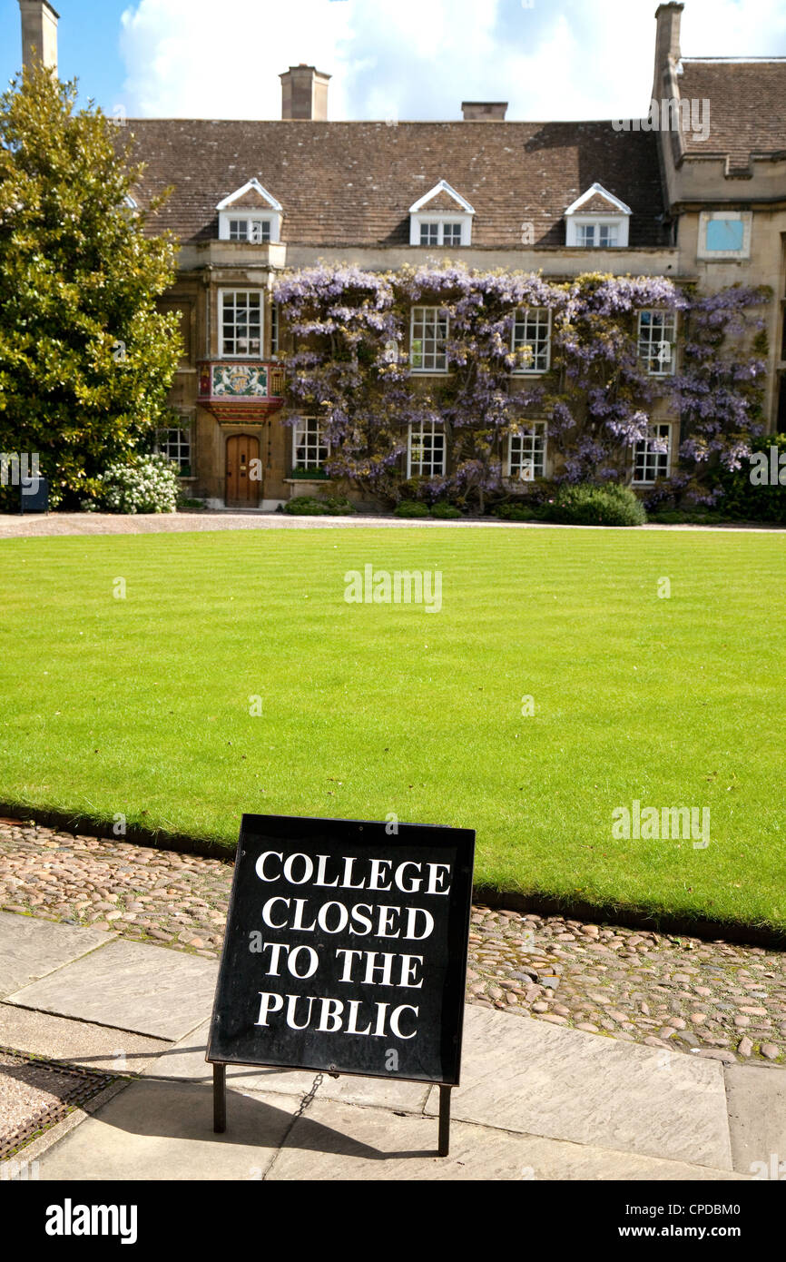 College Closed to the public sign, Christs College Cambridge University ...