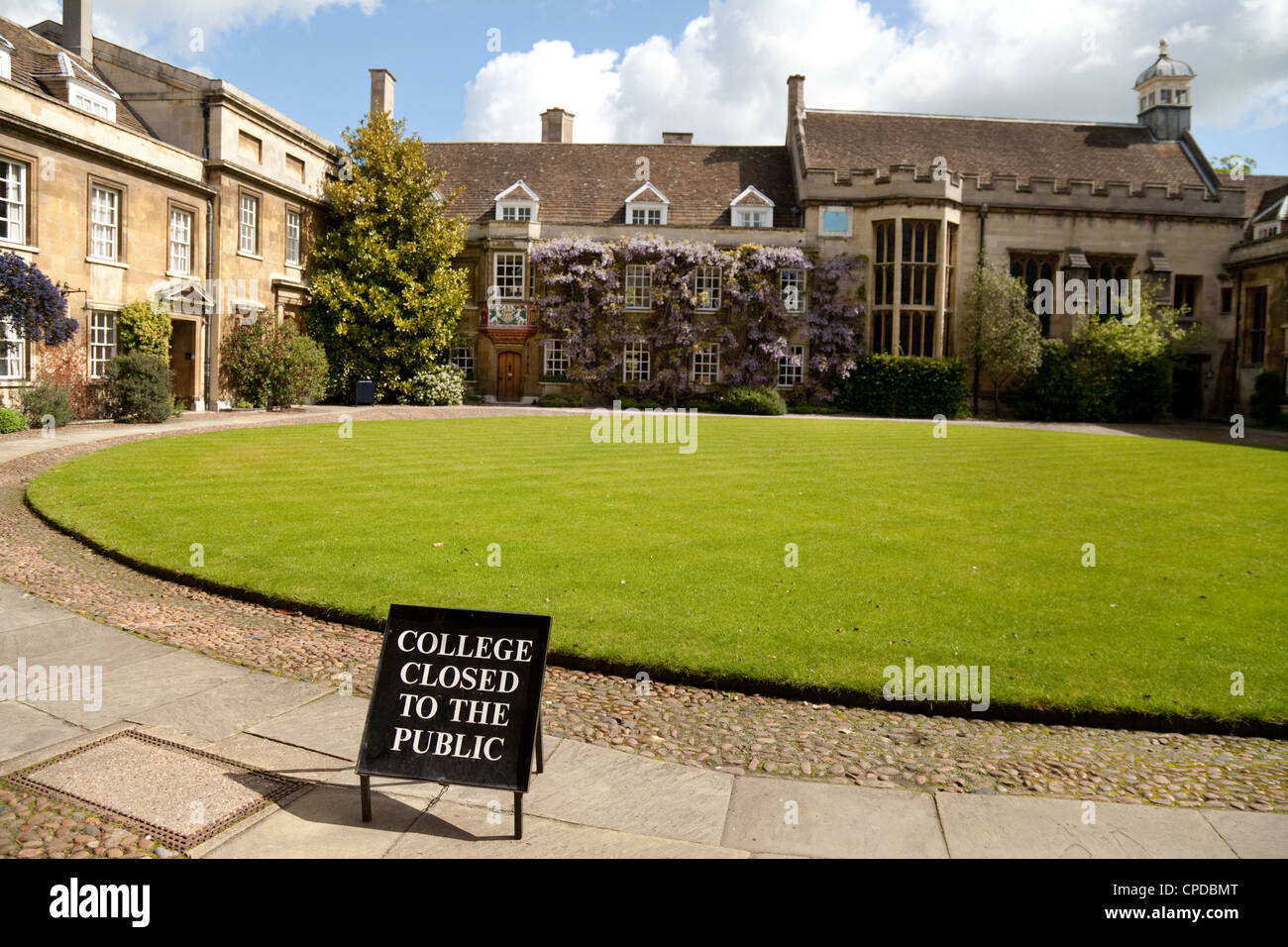 College Closed to the public sign, Christs College Cambridge University ...