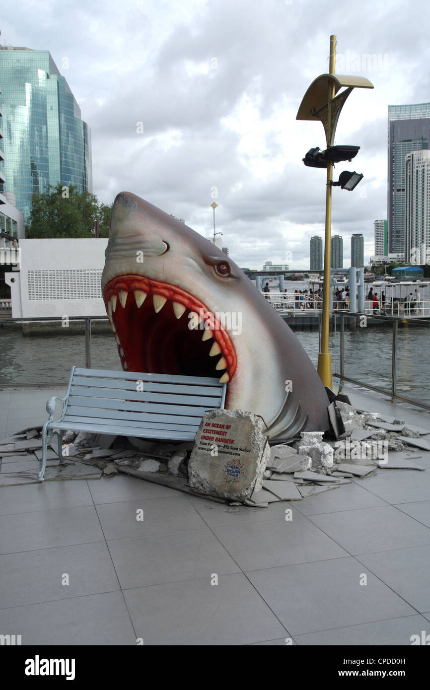 Giant shark statue hi-res stock photography and images - Alamy