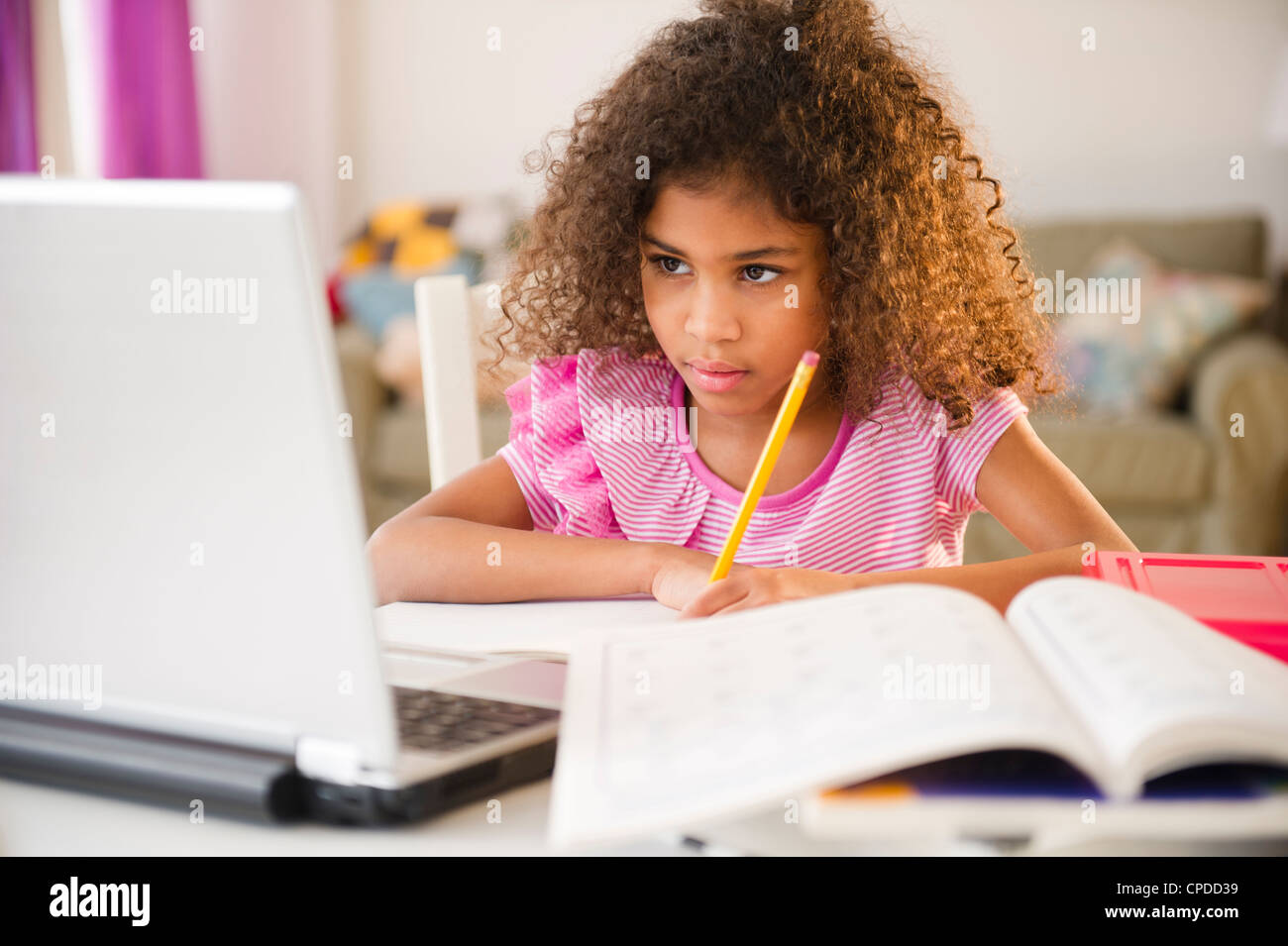 Girls doing homework laptop hi-res stock photography and images - Alamy