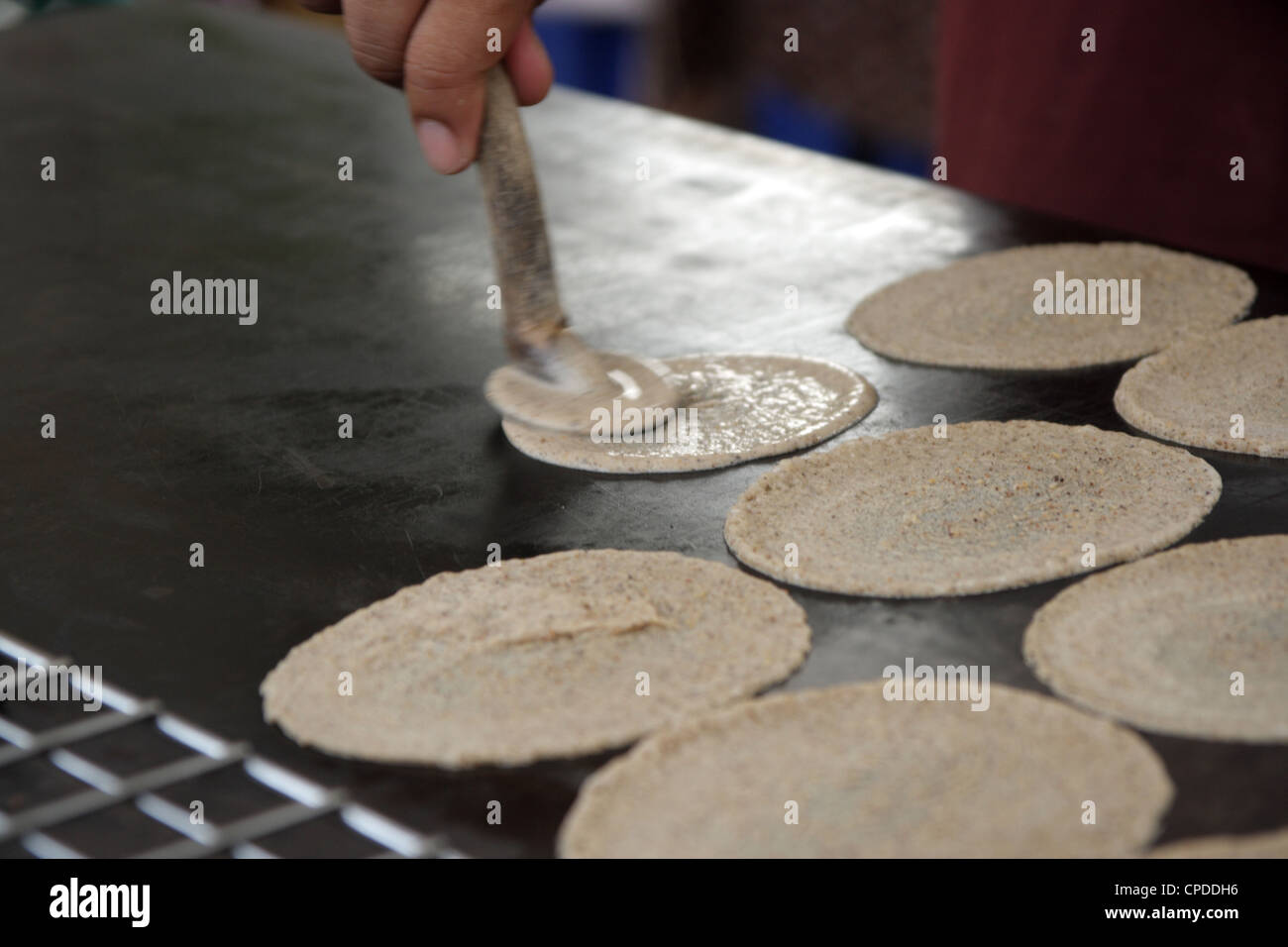 Making Thai crispy pancakes on metal plate Stock Photo - Alamy