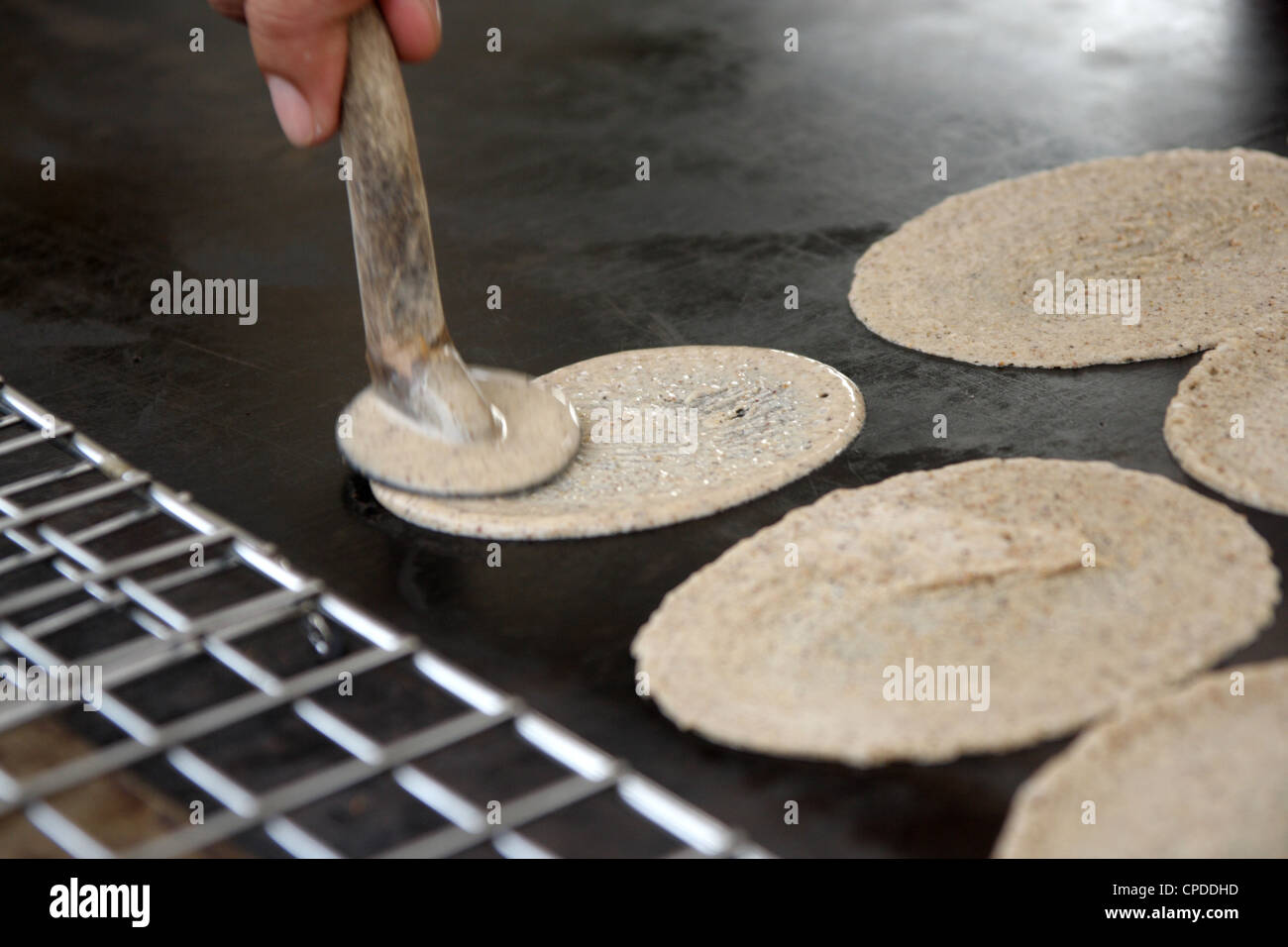 Making Thai crispy pancakes on metal plate Stock Photo - Alamy