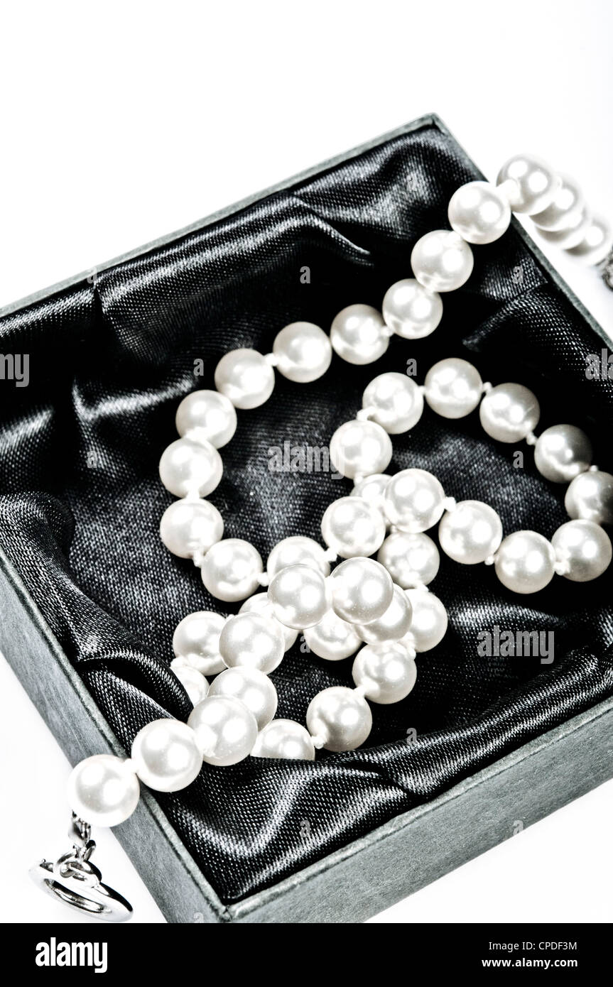 white pearls necklace in a box Stock Photo - Alamy