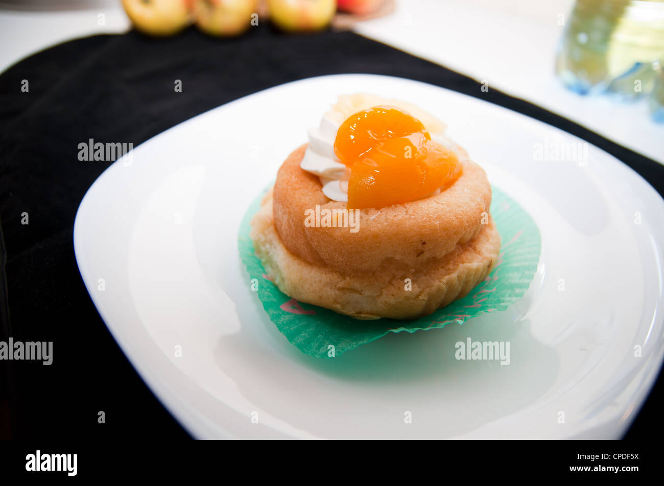 cake with cream on plate Stock Photo - Alamy