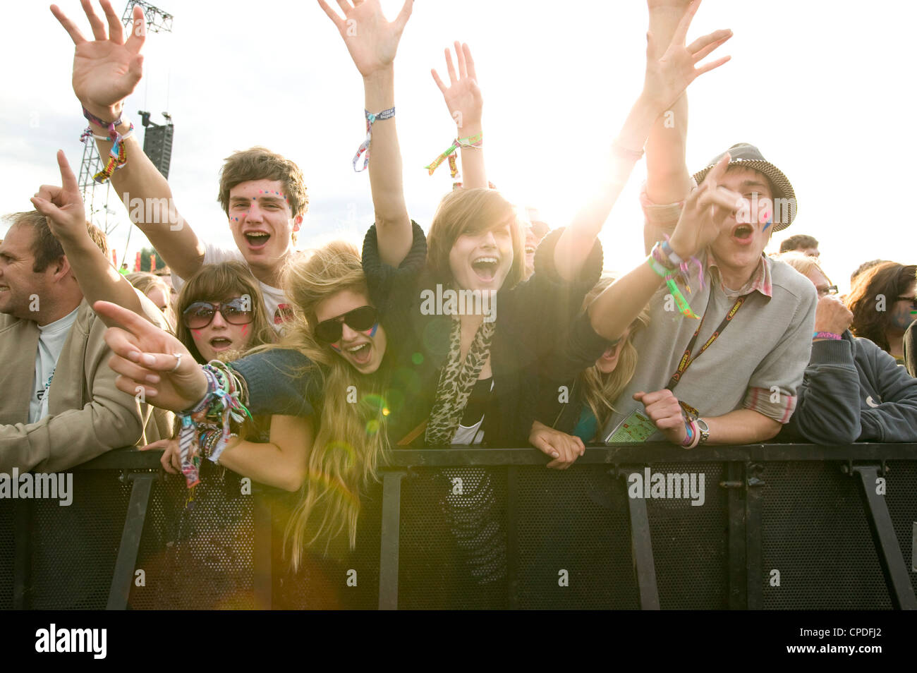 Crowd in front row screaming hi-res stock photography and images - Alamy