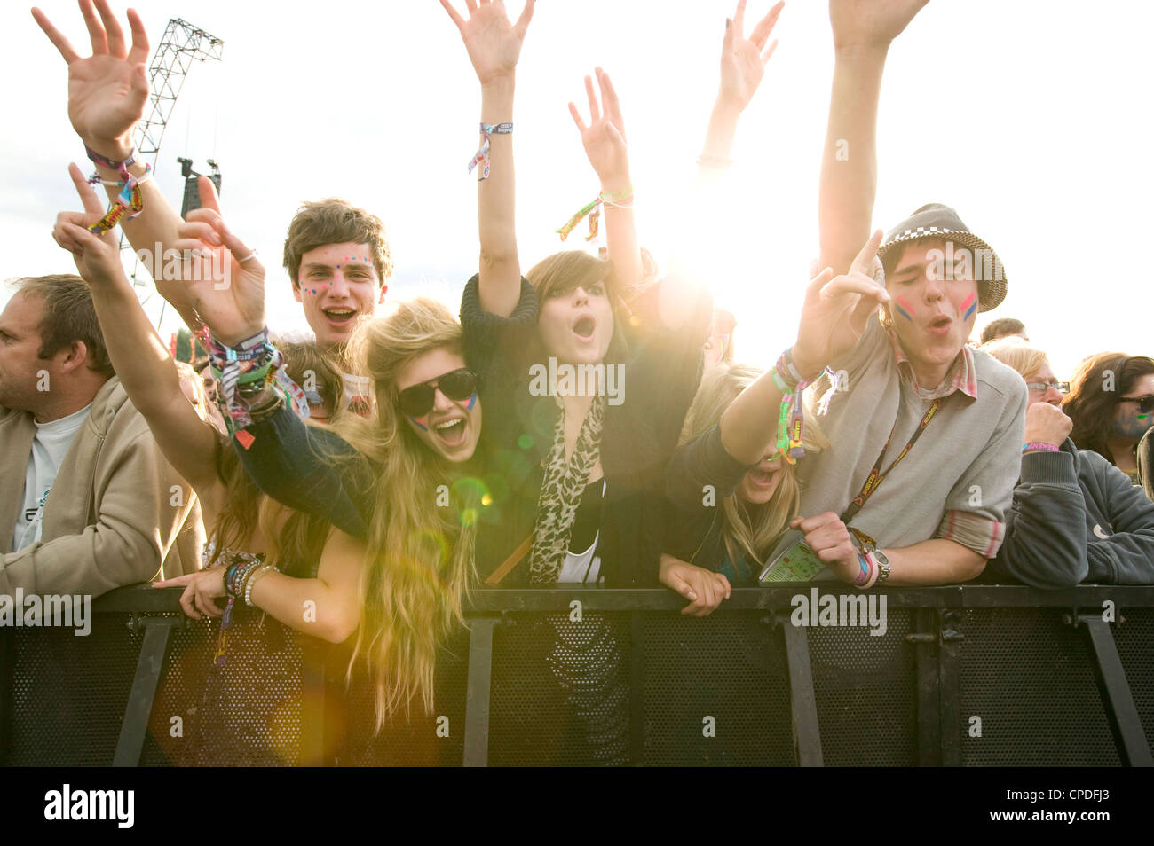 Crowd in front row screaming hi-res stock photography and images - Alamy