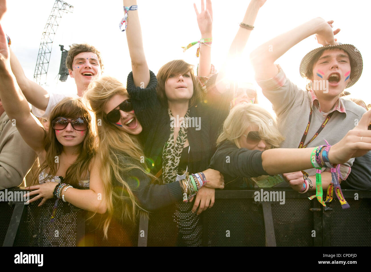 Crowd in front row screaming hi-res stock photography and images - Alamy