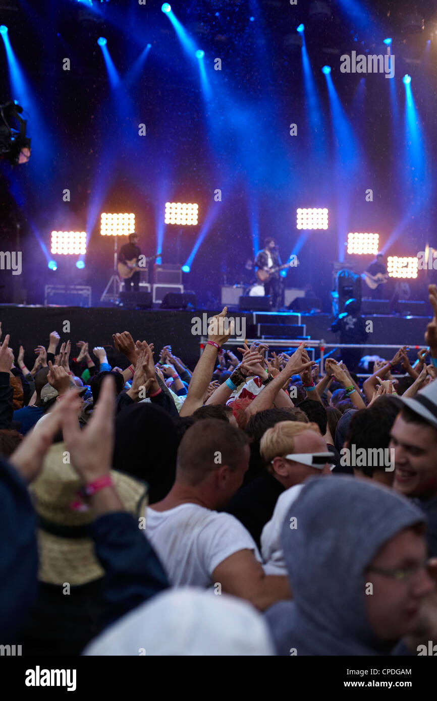 Clapping hands audience hi-res stock photography and images - Alamy