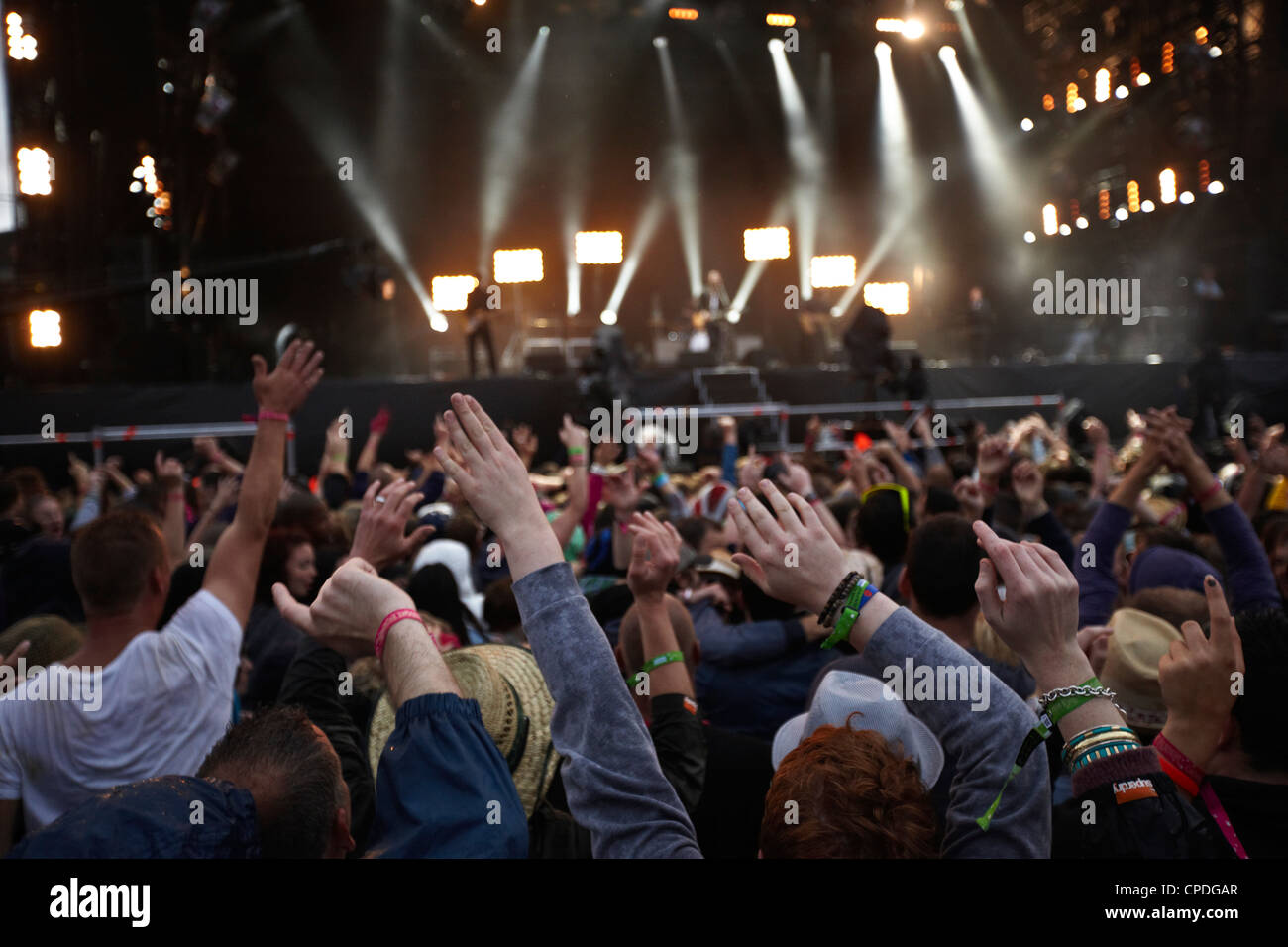 People Clapping And Cheering