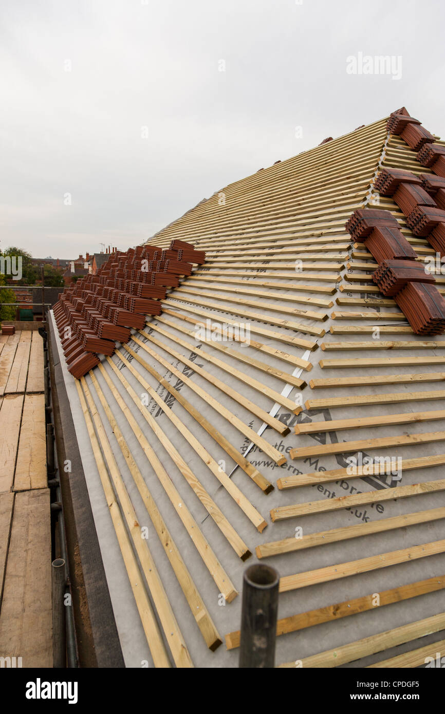 Retiling roof hi-res stock photography and images - Alamy
