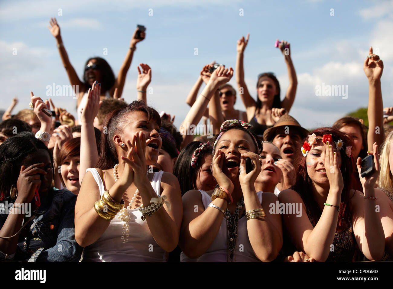 Crowd in front row screaming hi-res stock photography and images - Alamy