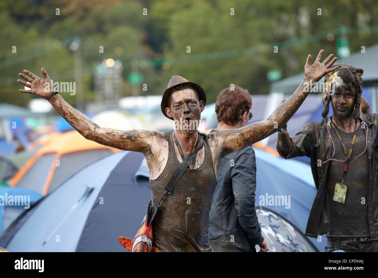 Boys playing in mud at music festival in the UK Stock Photo - Alamy