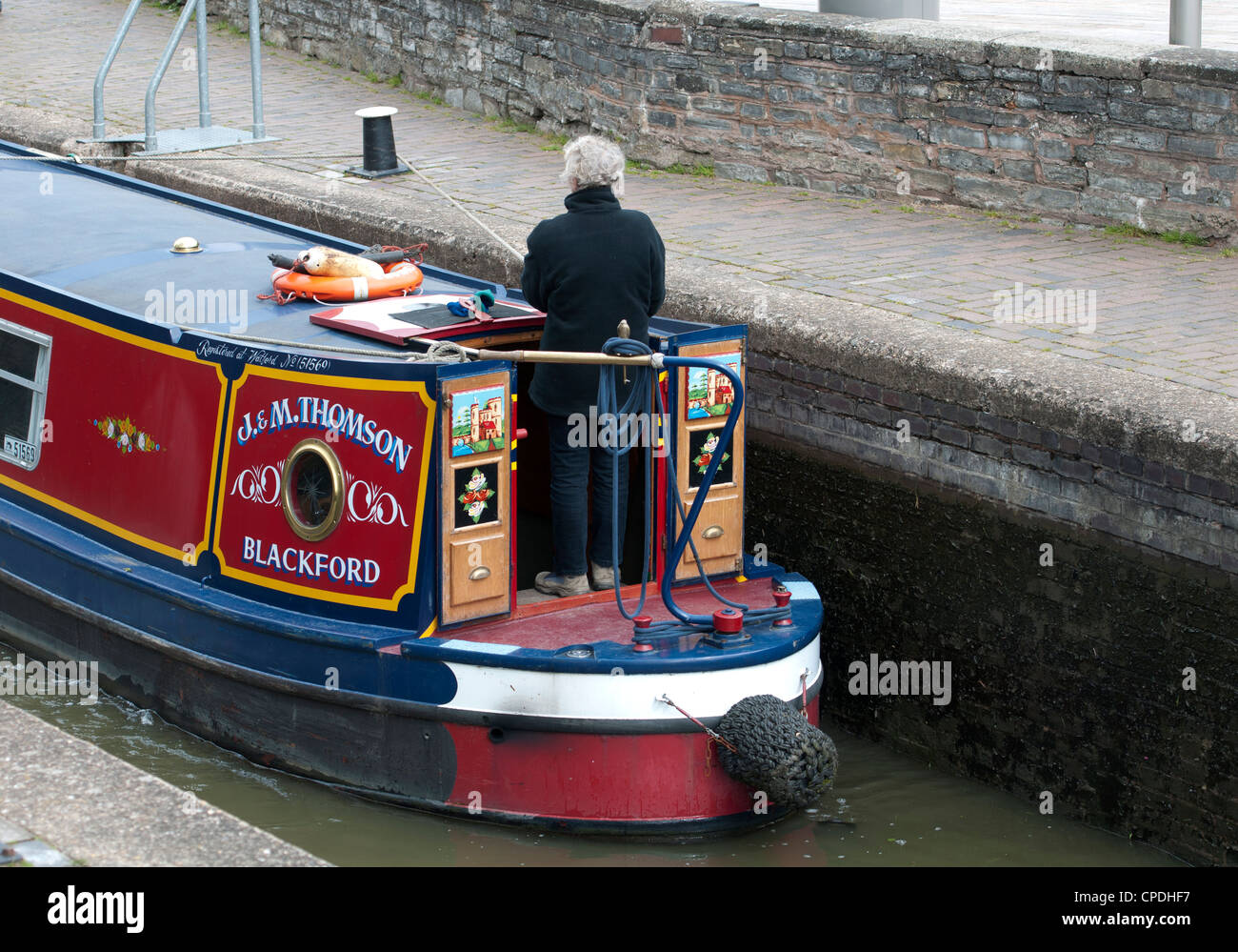 Narrowboat in lock hi-res stock photography and images - Alamy