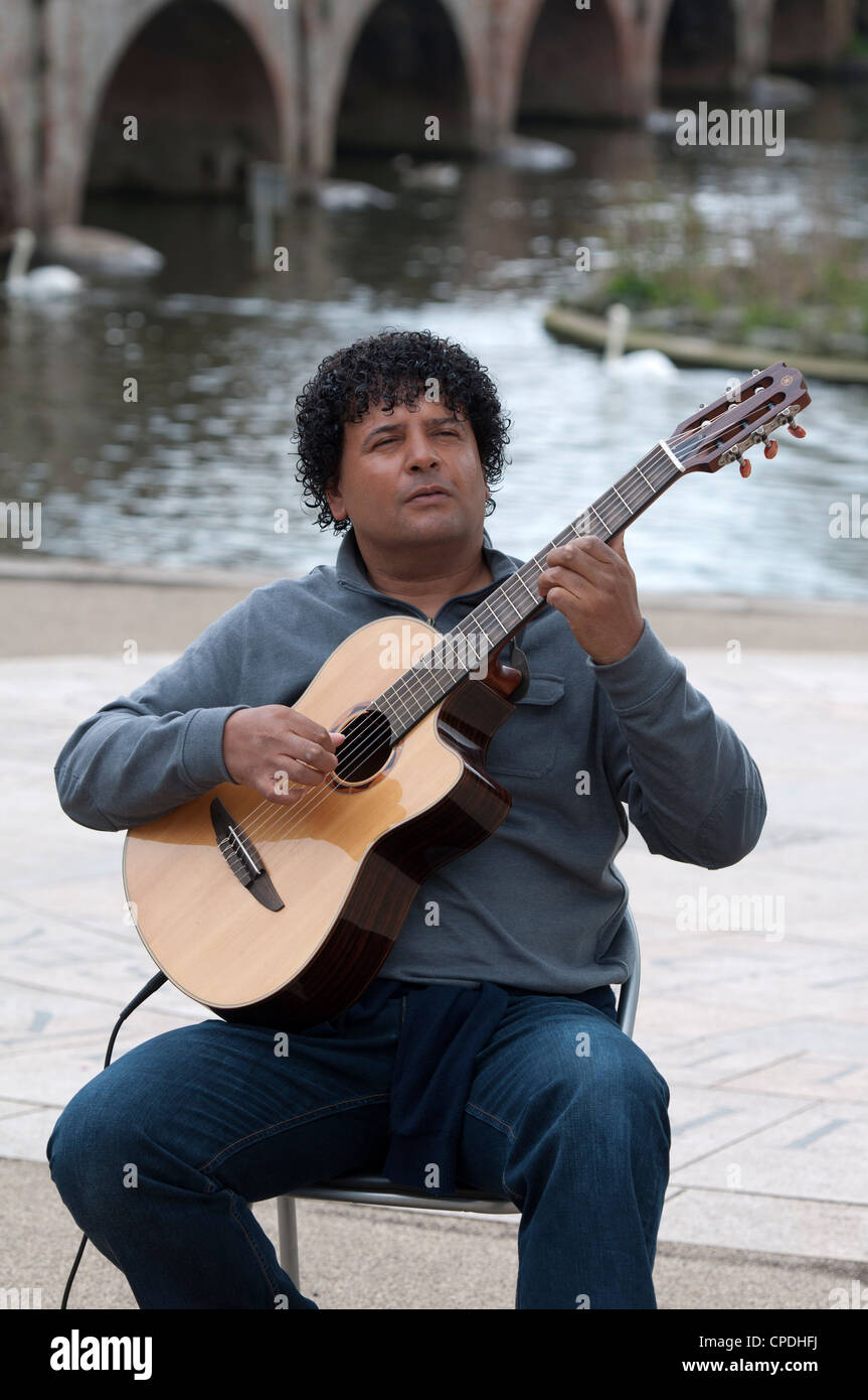 Guitar busker hi-res stock photography and images - Alamy