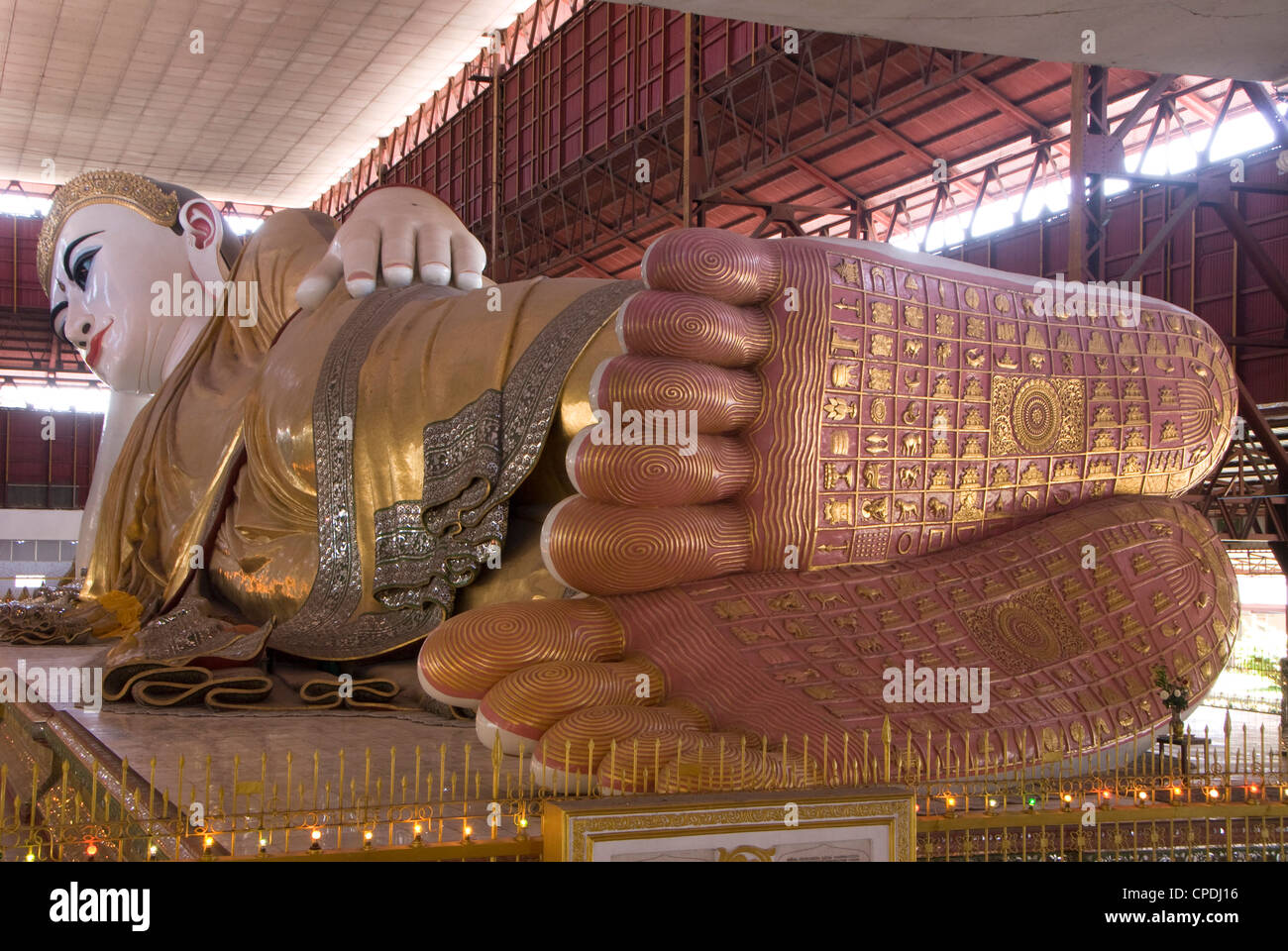 Reclining Buddha, Chauk Htat Gyi Pagoda, Yangon (Rangoon), Myanmar ...