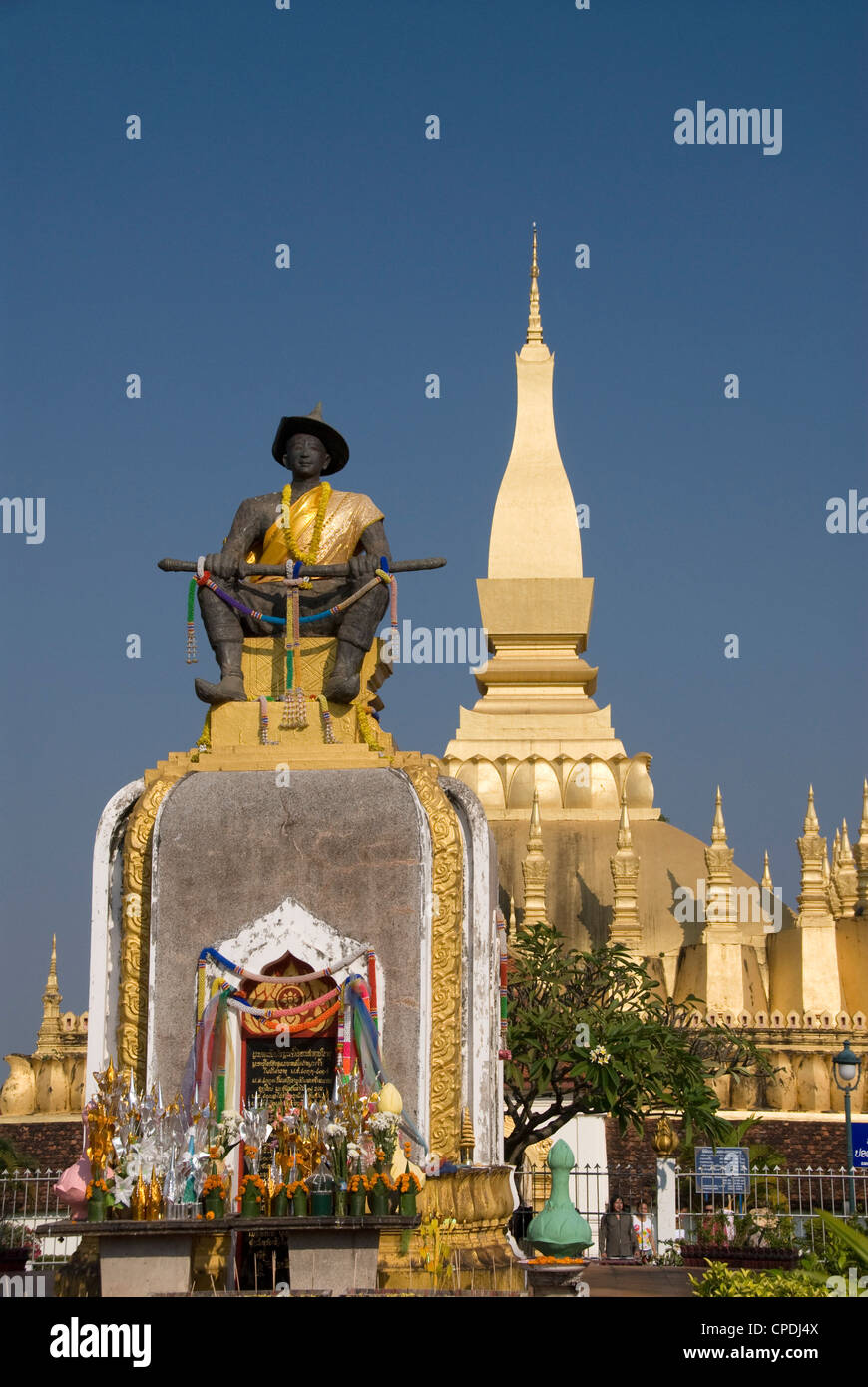 Old king of laos statue hi-res stock photography and images - Alamy
