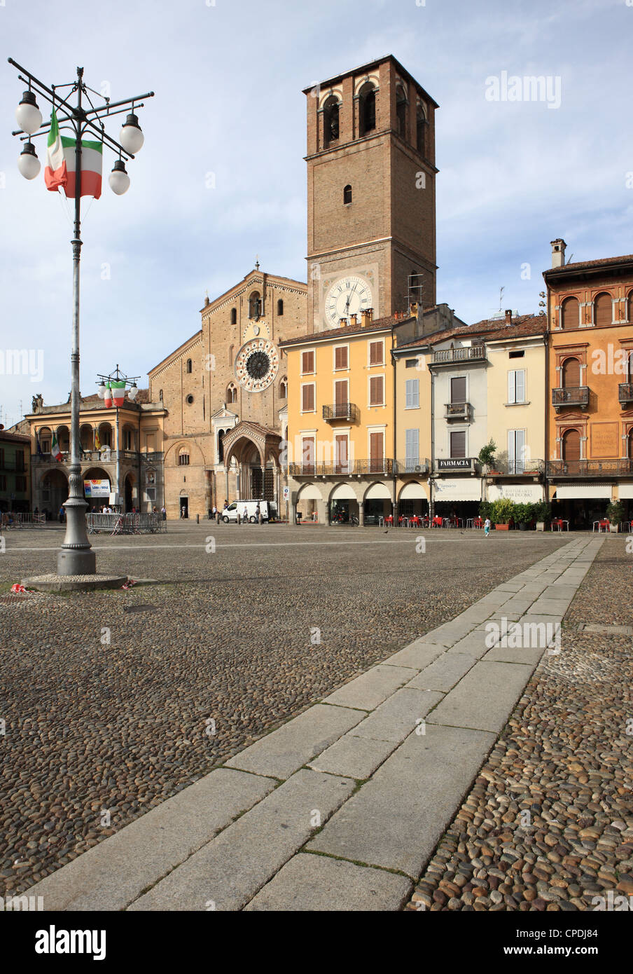 Duomo, Piazza Della Vittoria, Lodi, Lombardy, Italy, Europe Stock Photo ...