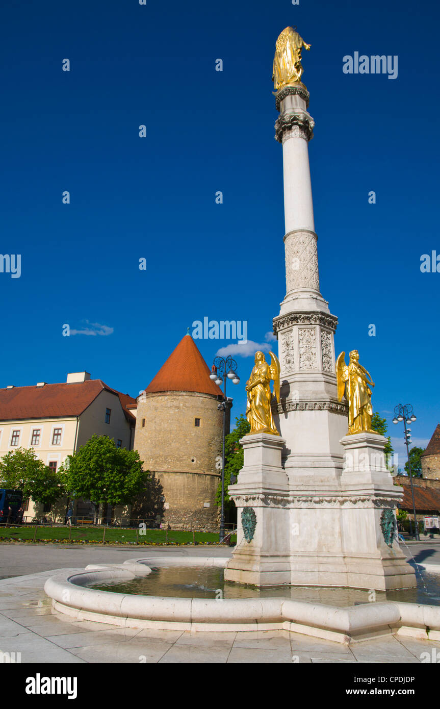 Statue of the Virgin Mary and Archbishop's palace at Kaptol square ...