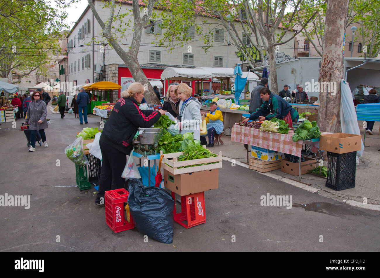 Split food market hi-res stock photography and images - Alamy