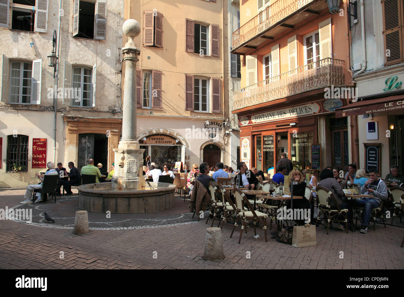 Old Town, Vieil Antibes, Antibes, Cote d'Azur, French Riviera, Provence ...