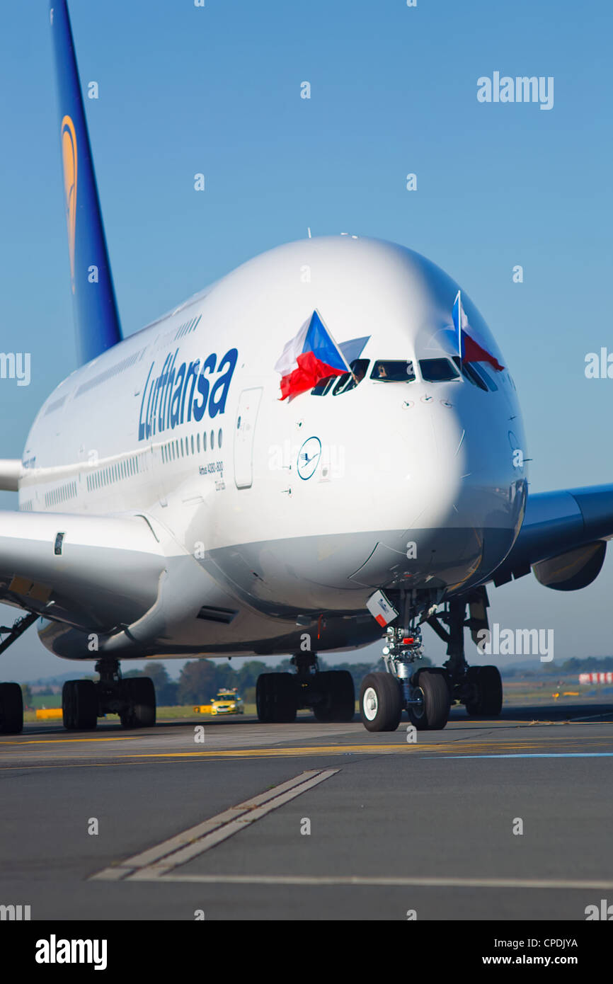 First-ever arrival largest commercial airplane Lufthansa's Airbus A380 ...