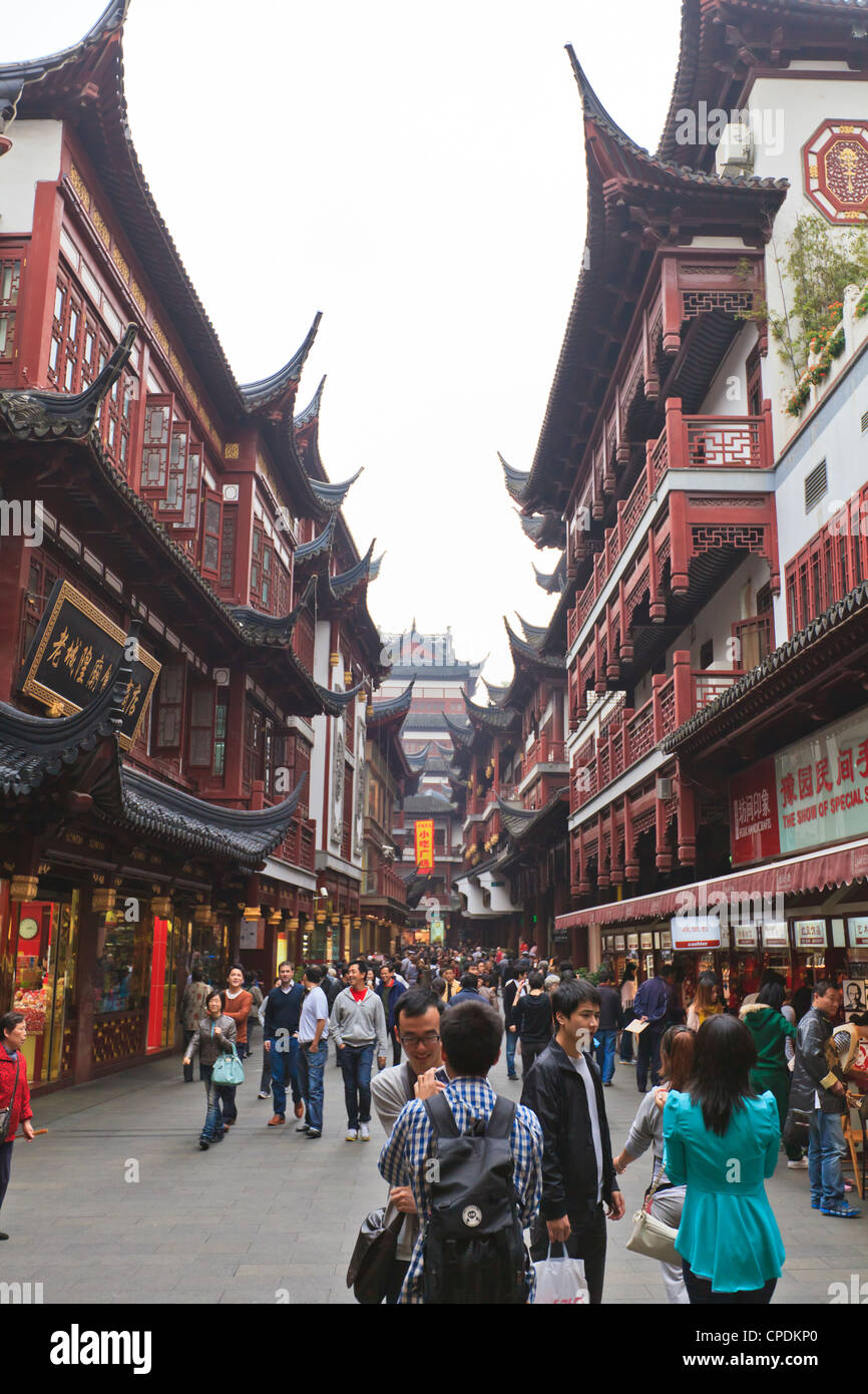 Shopping in the Yu Yuan (Yuyuan) Bazaar, Shanghai, China, Asia Stock ...