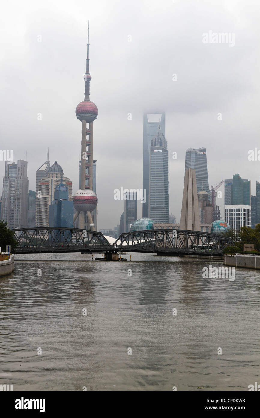 Waibaidu Bridge (Garden Bridge) over Suzhou Creek, Shanghai, China ...