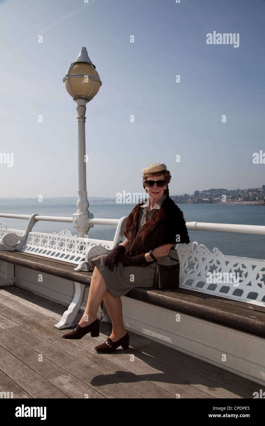 Seafront location hi-res stock photography and images - Alamy