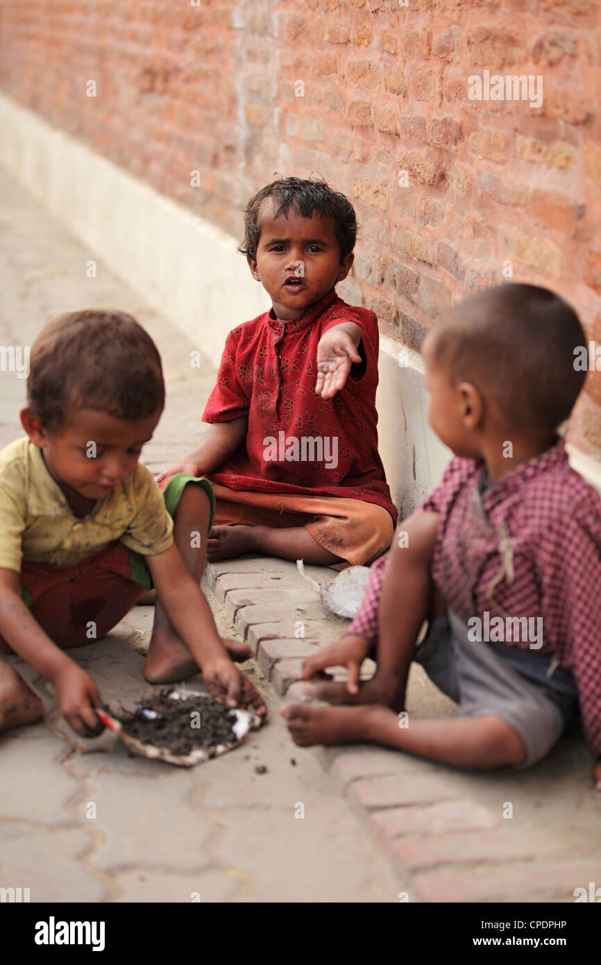 Homeless child Kathmandu Nepal Stock Photo - Alamy