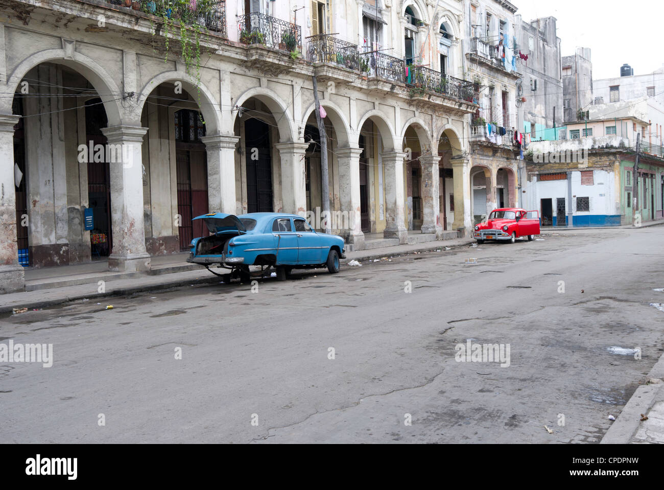 Havana street cuba hi-res stock photography and images - Alamy