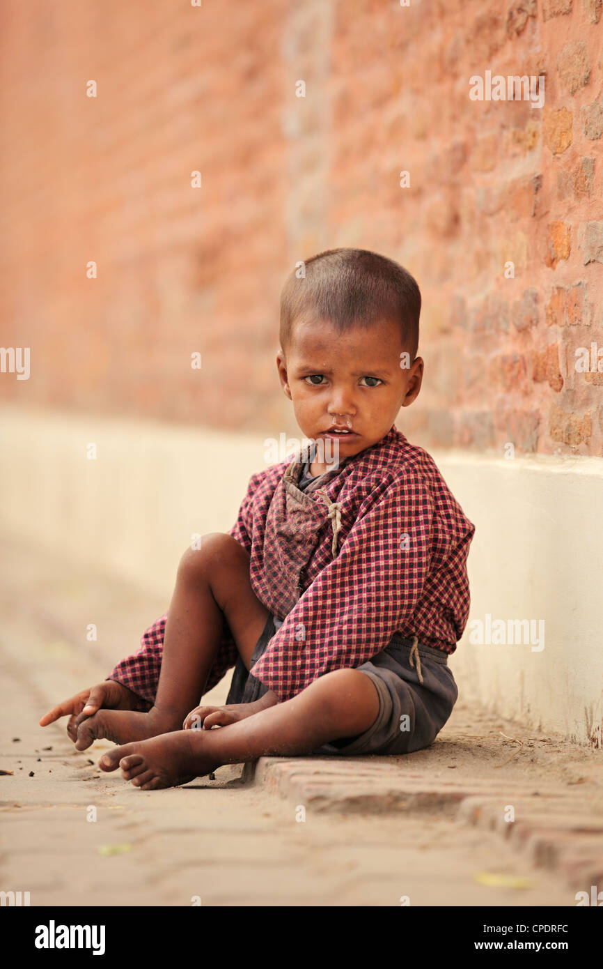 Homeless begging children hi-res stock photography and images - Alamy