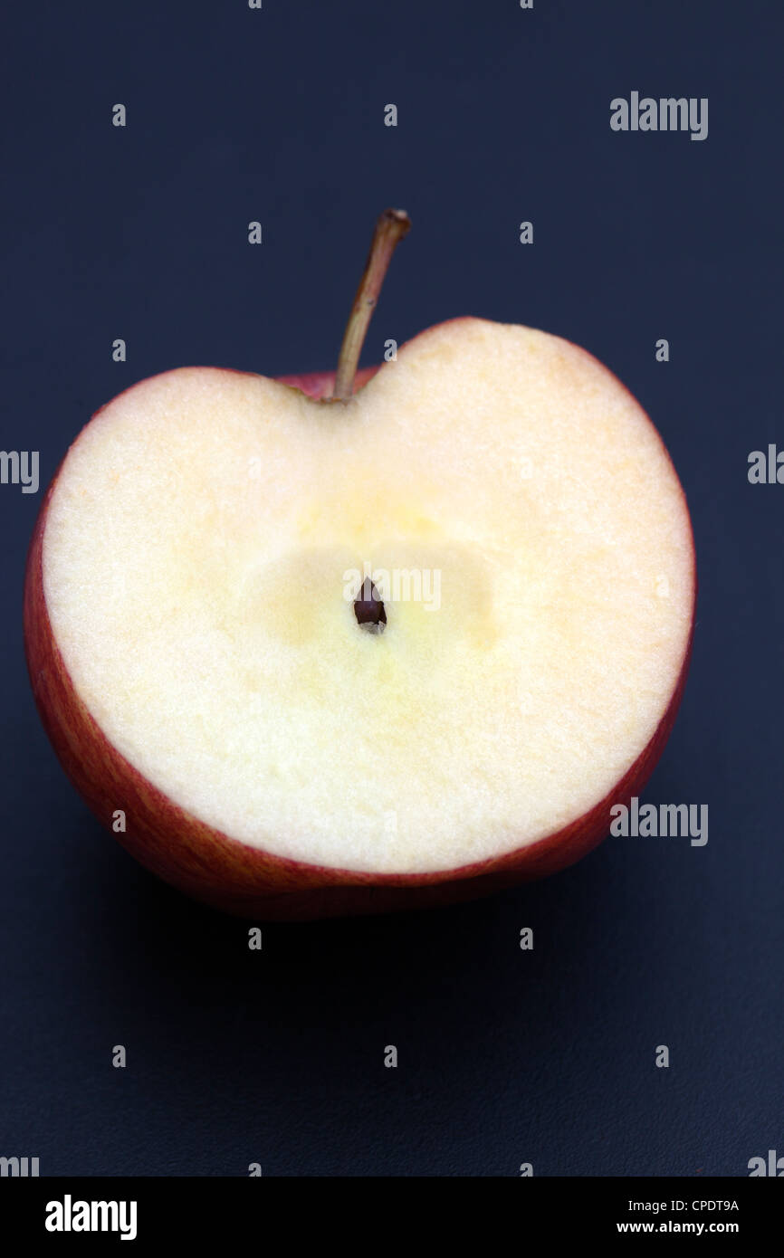 Half an apple Stock Photo - Alamy