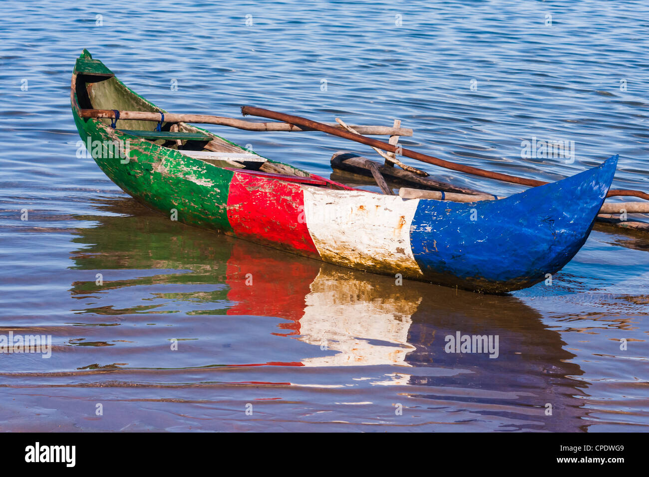 Outrigger canoe on the beach hi-res stock photography and images - Alamy