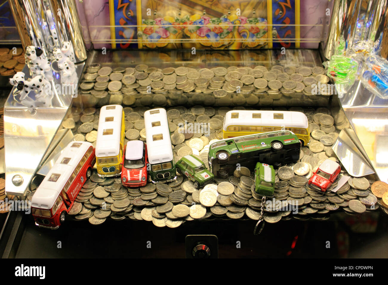 Coin drop hi-res stock photography and images - Alamy