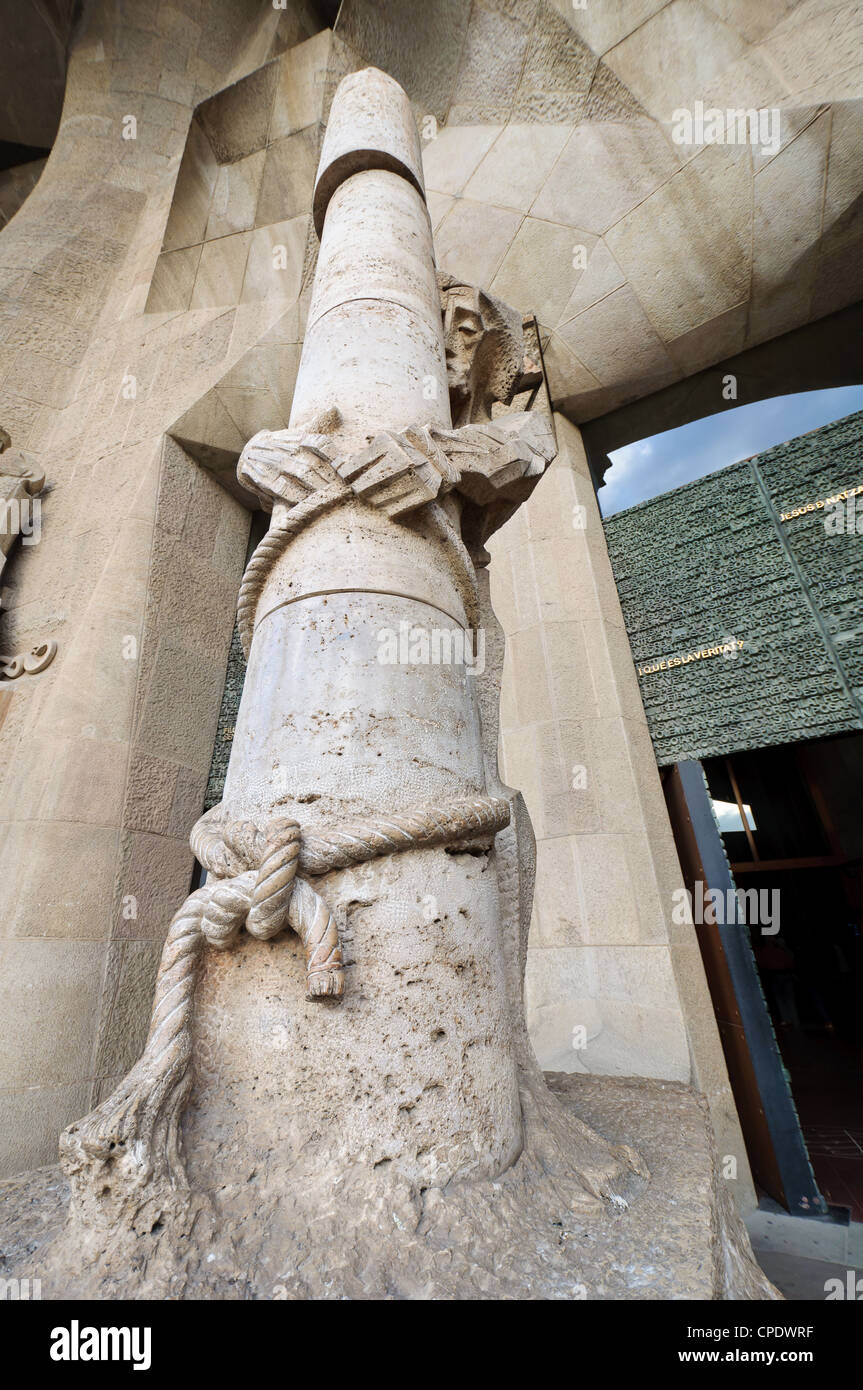 Jesus sculpture sagrada familia temple hi-res stock photography and ...