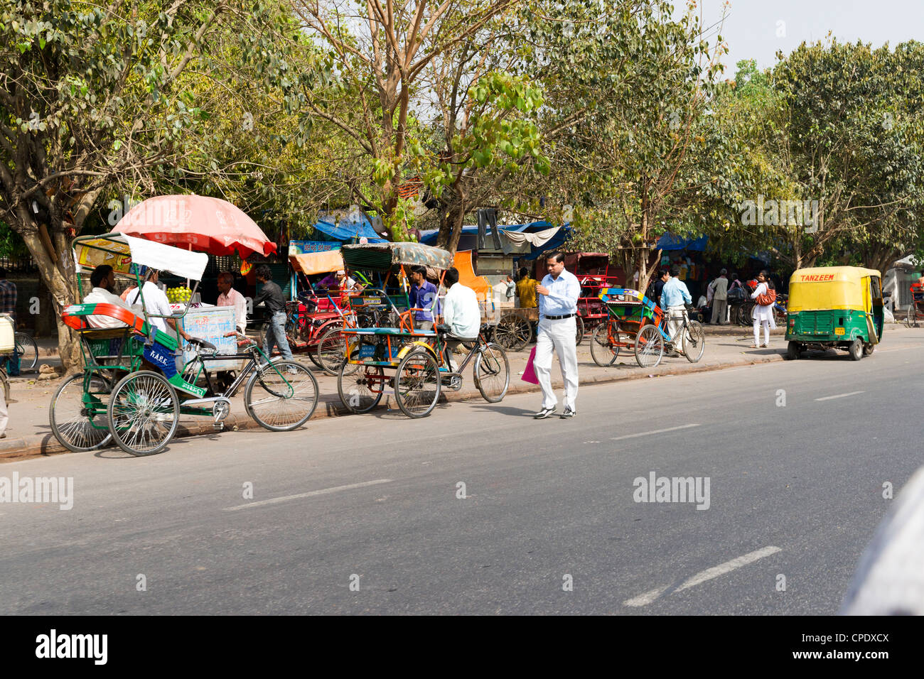 Rickshaw stand hi-res stock photography and images - Alamy