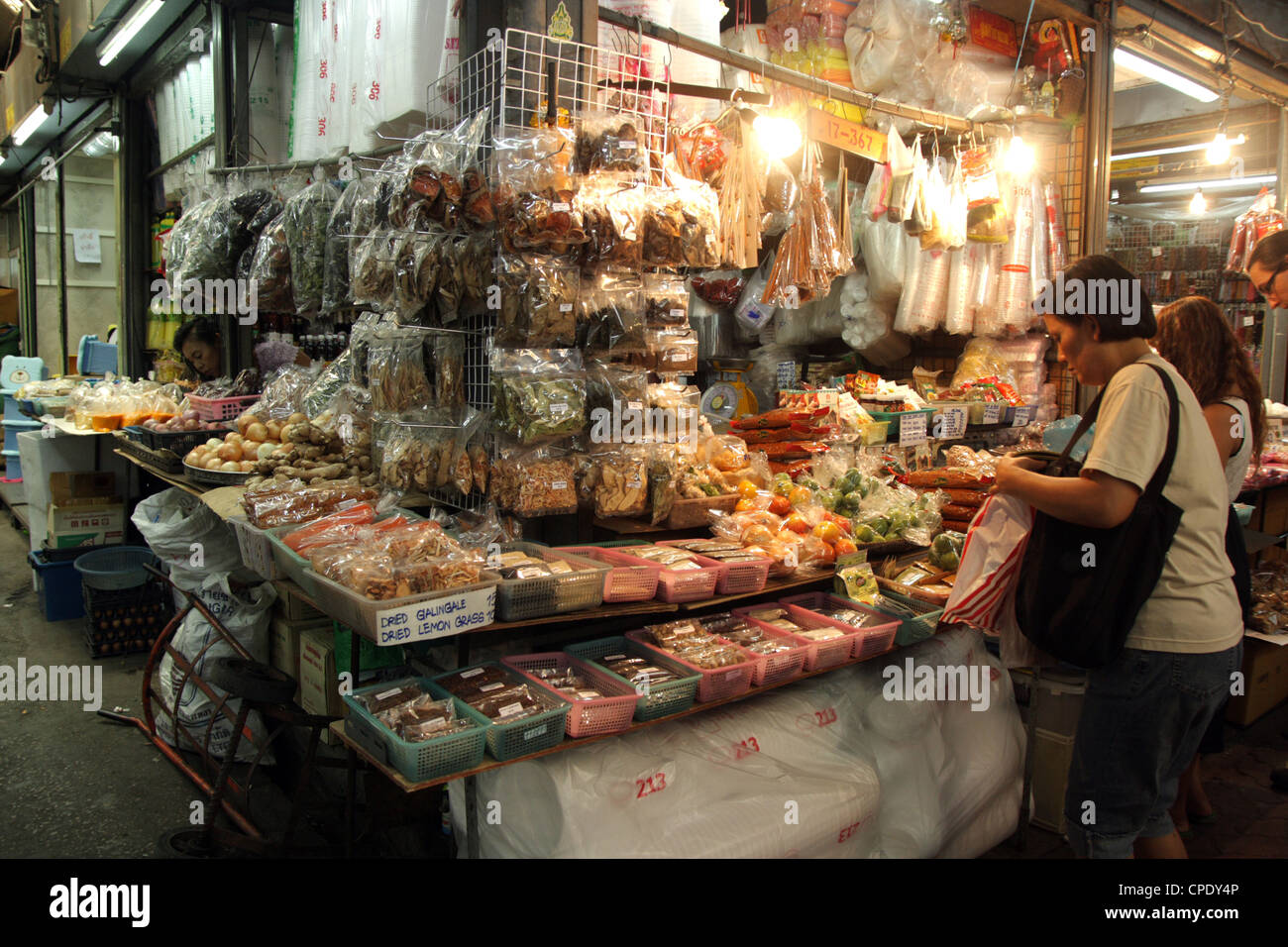 Asian herb shop in Chatuchak market in Bangkok Stock Photo - Alamy