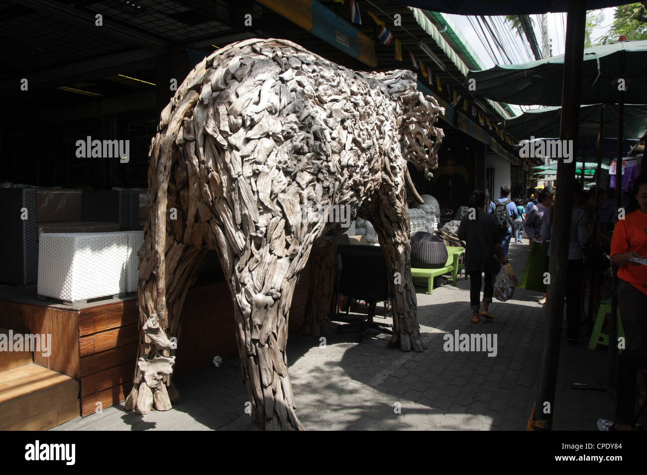 Wooden elephant shop hi-res stock photography and images - Alamy