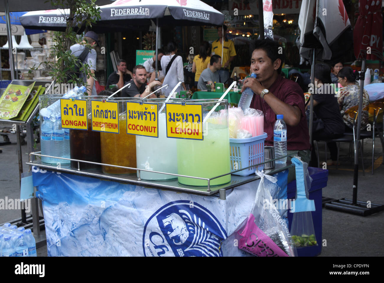 Fruits juice on stall at Chatuchak Weekend Market in Bangkok Stock ...