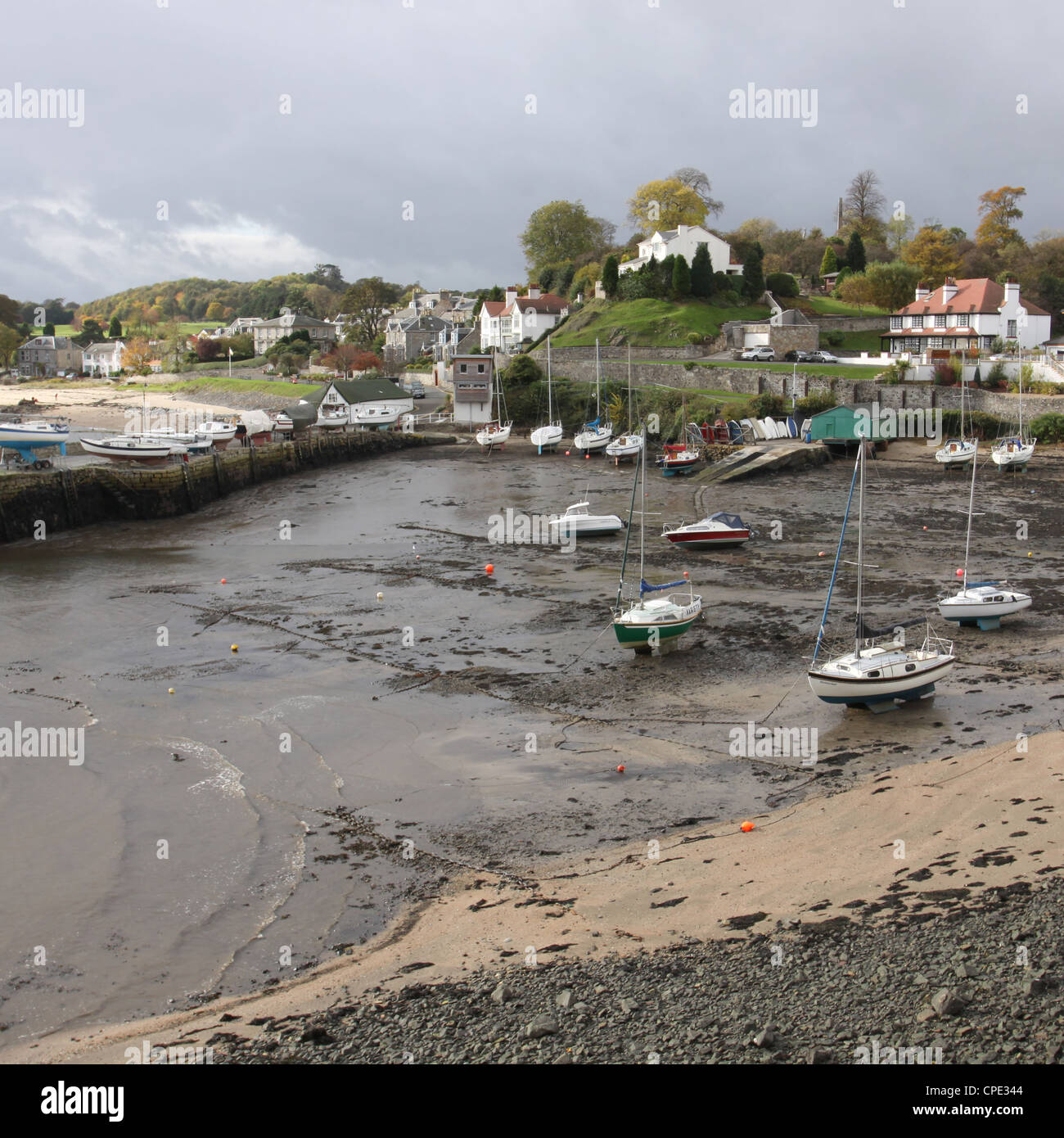 Aberdour village harbour hi-res stock photography and images - Alamy