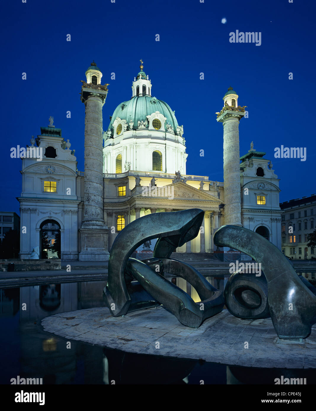 Henry moore sculpture hi-res stock photography and images - Alamy