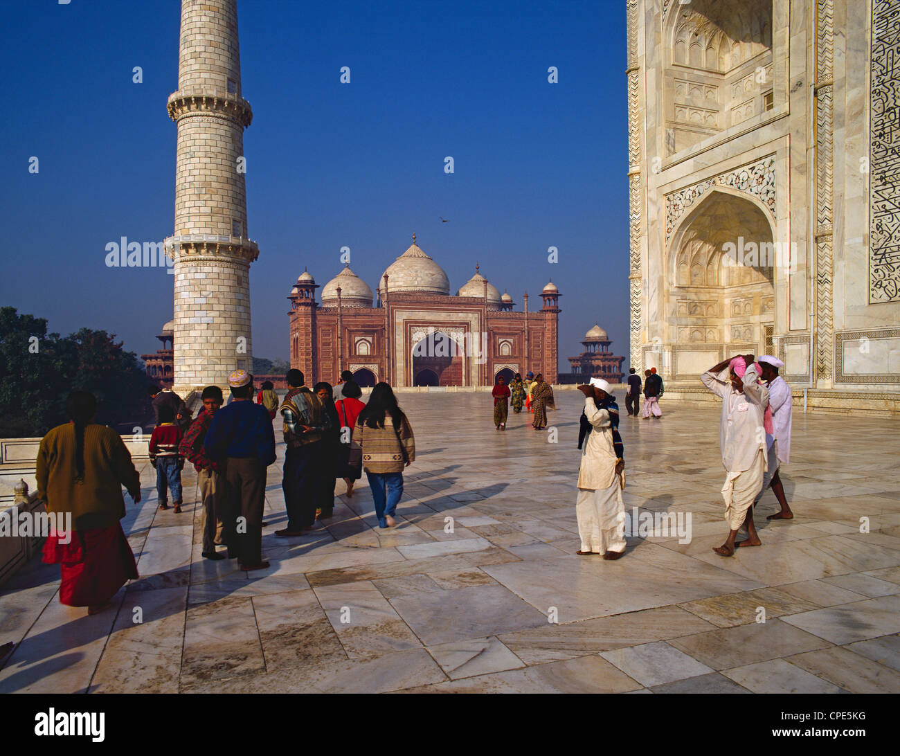 Visitors and tourists on the main terrace of the Taj Mahal, Agra ...