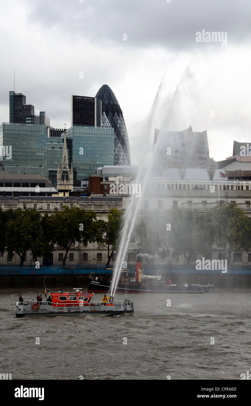 London fires hi-res stock photography and images - Alamy