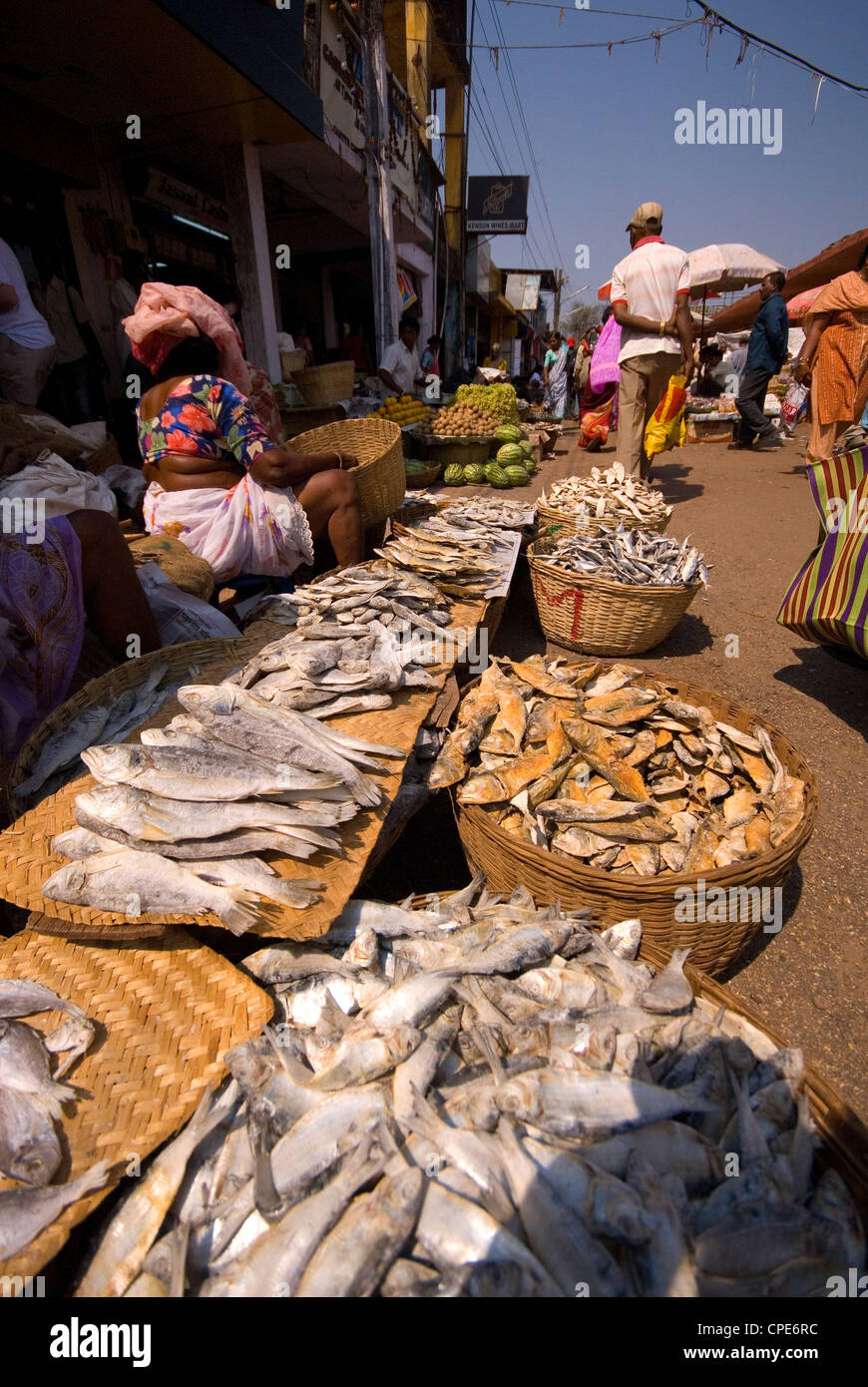 Fish stall at market hi-res stock photography and images - Alamy