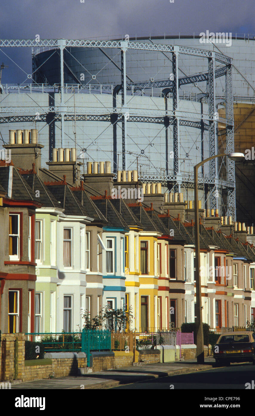 Uk chimney smoke houses hi-res stock photography and images - Alamy
