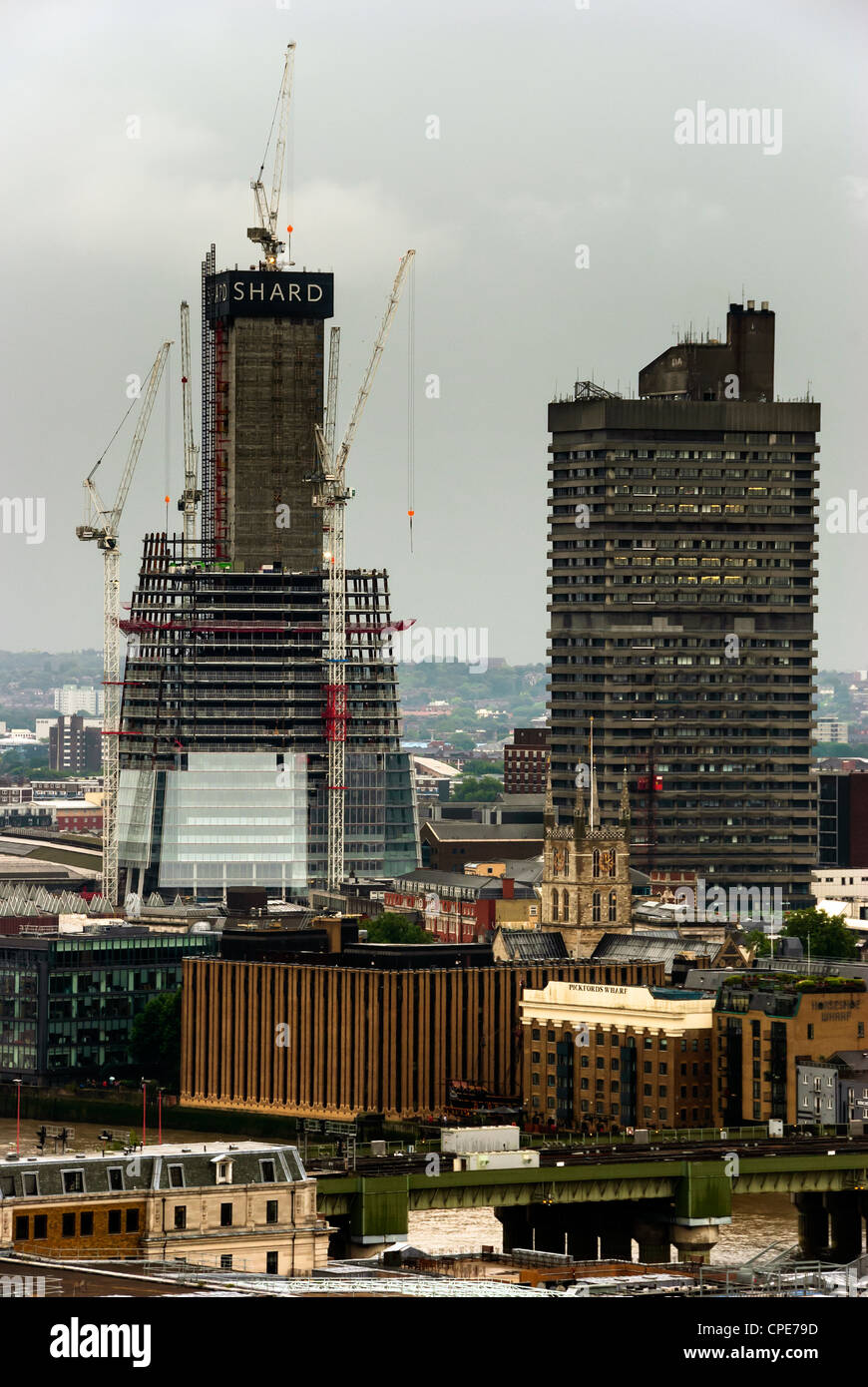 London bridge construction hi-res stock photography and images - Alamy