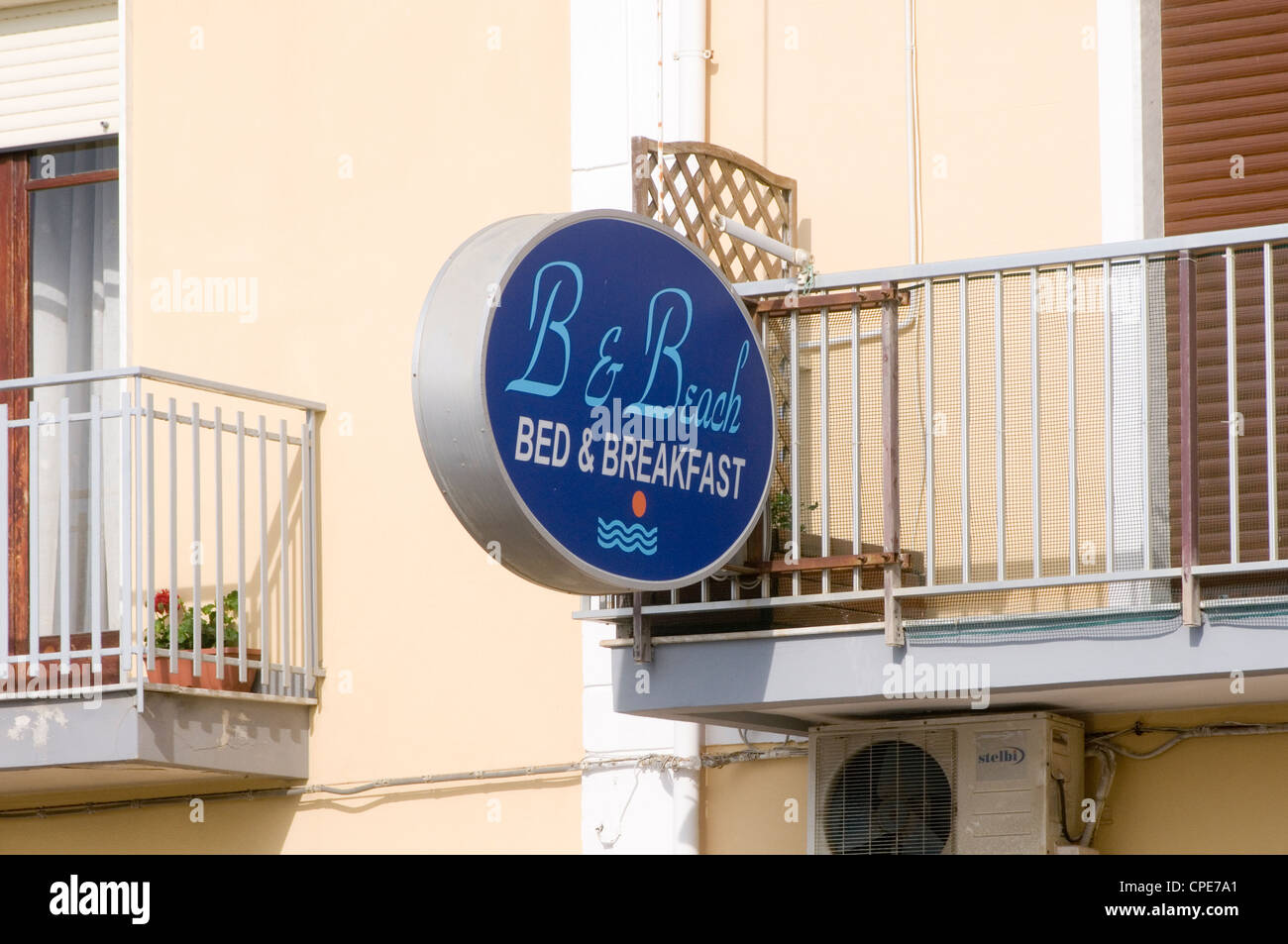 bed and breakfast accommodation room hotel sign Stock Photo - Alamy