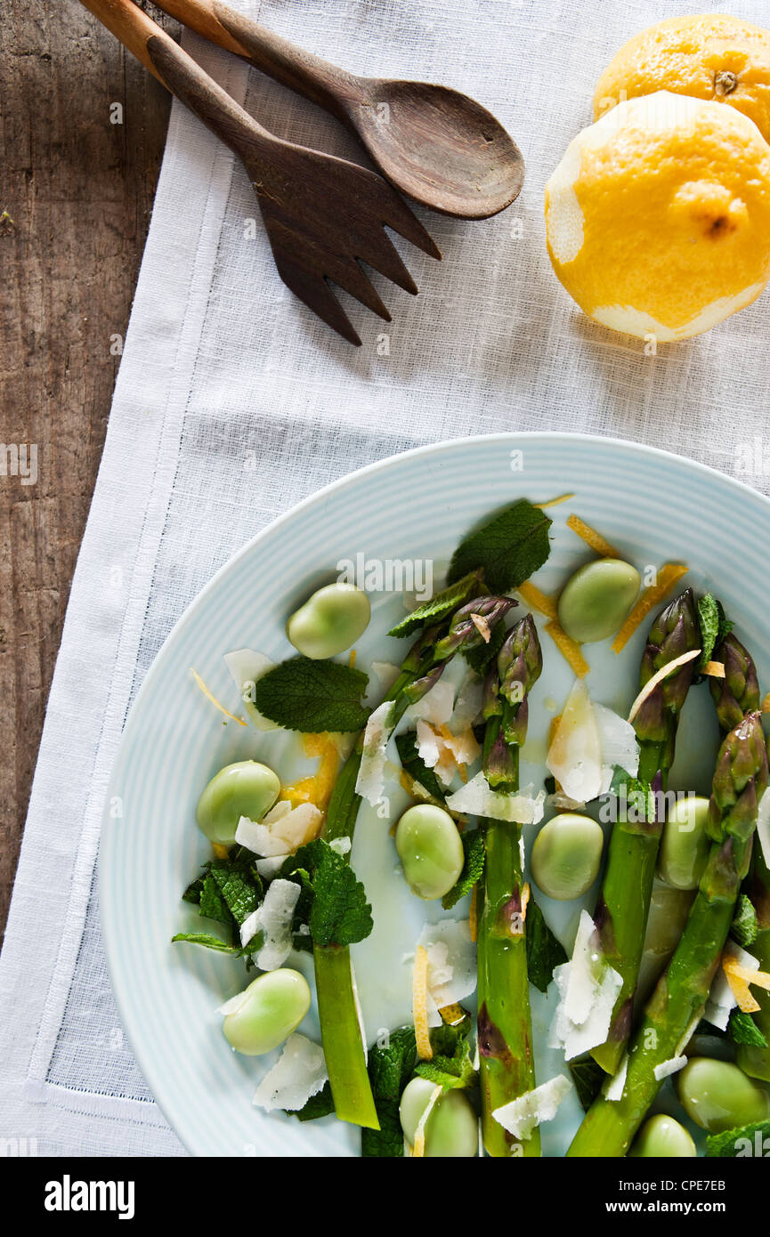 Food still life of asparagus, broad bean, mint and Parmesan salad Stock ...