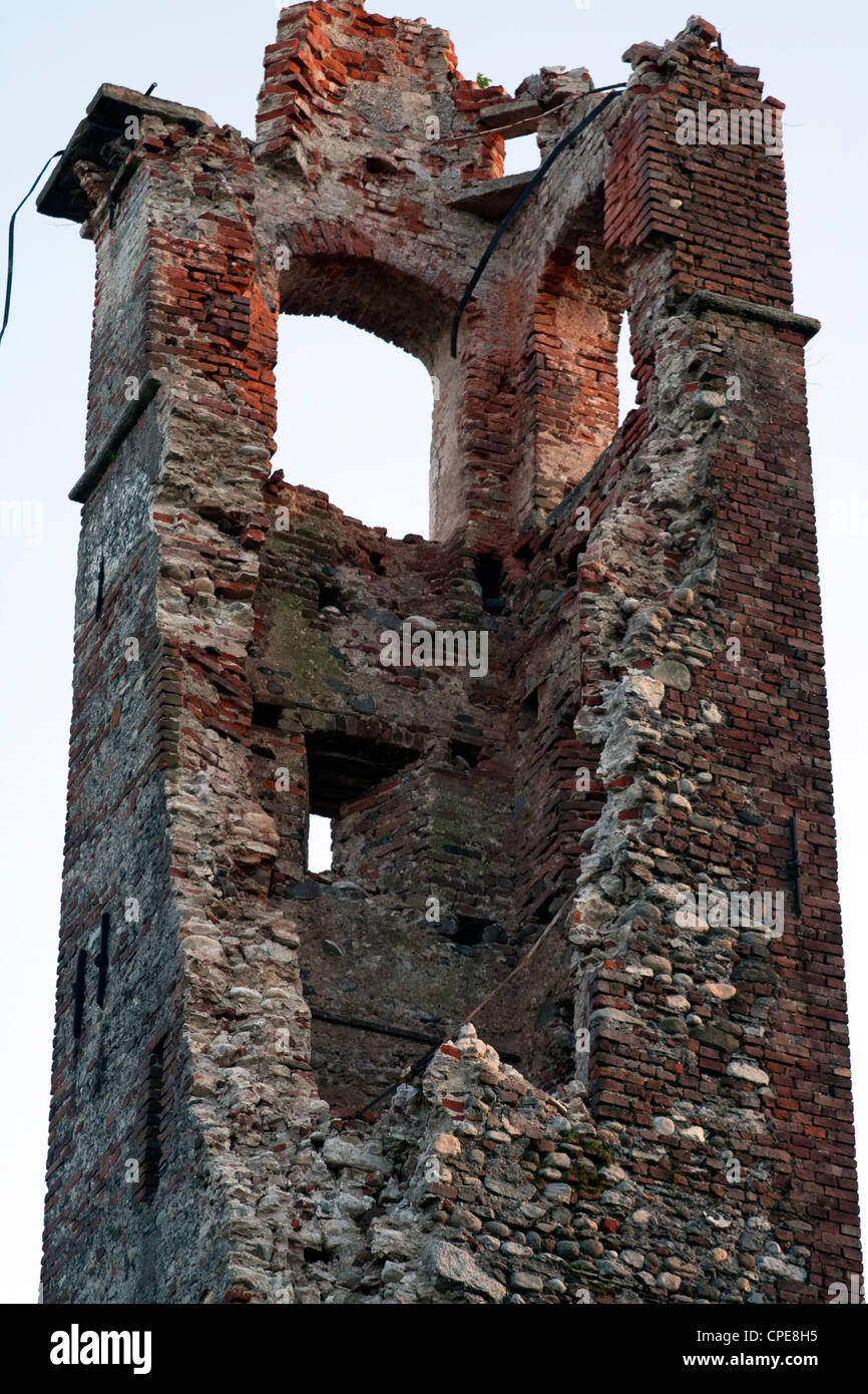 Destroyed collapse catastrophe collapsed hi-res stock photography and ...
